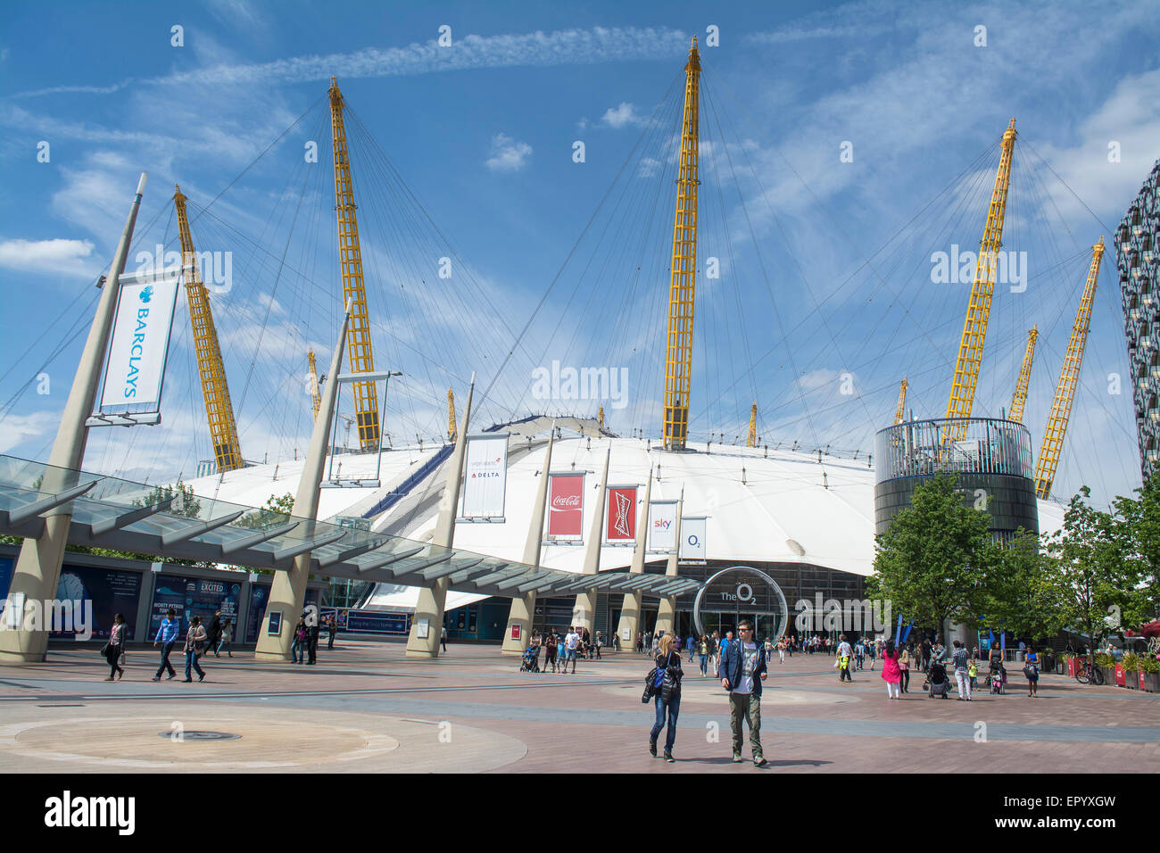 O2 large entertainment district hi-res stock photography and images - Alamy