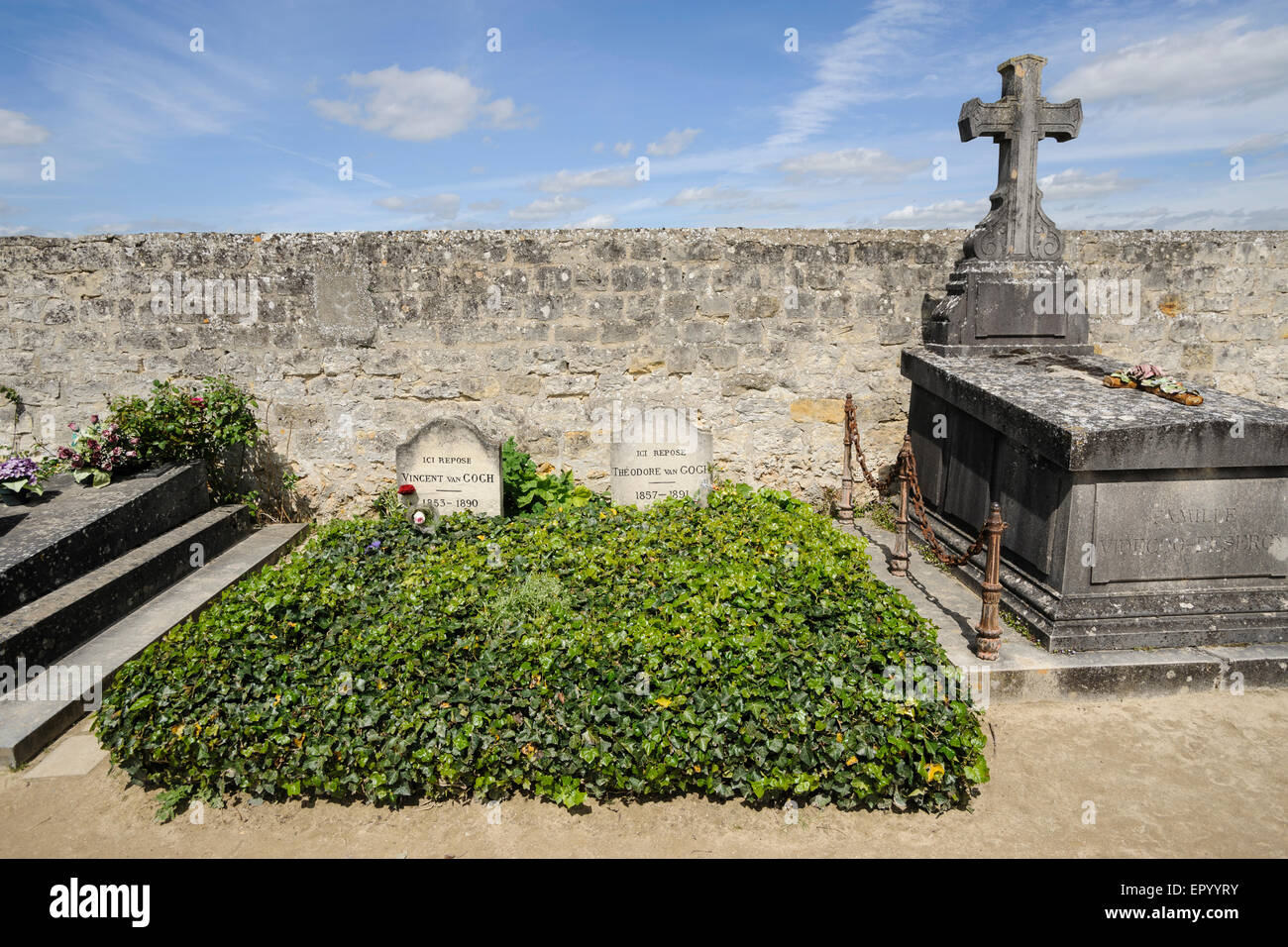 Grave of Vincent and Theo van Gogh, Auvers-sur-Oise, France Stock Photo - Alamy