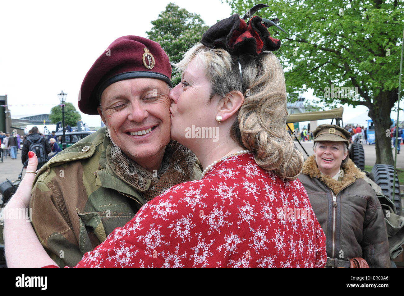 Ww2 soldier british kiss hi-res stock photography and images - Alamy
