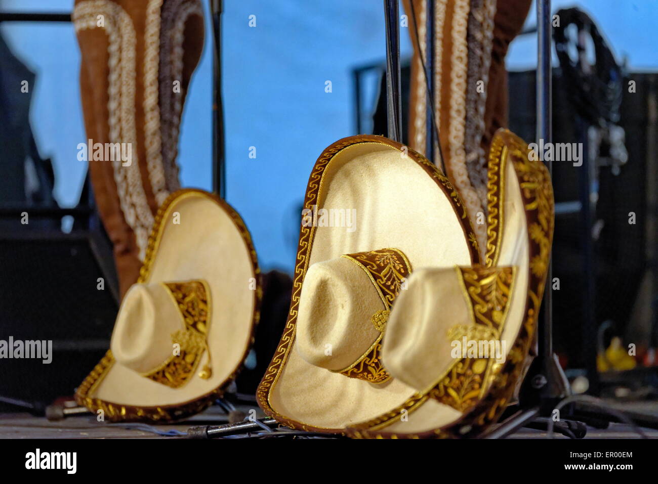 Mariachi musicians play mexican hi-res stock photography and images - Alamy