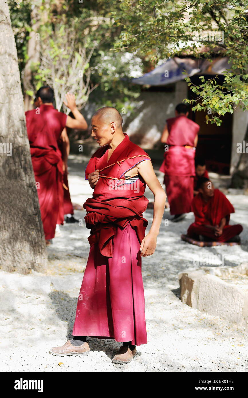 SERA, TIBET, CHINA - OCTOBER 19: Monks debate on doctrine-learning ...