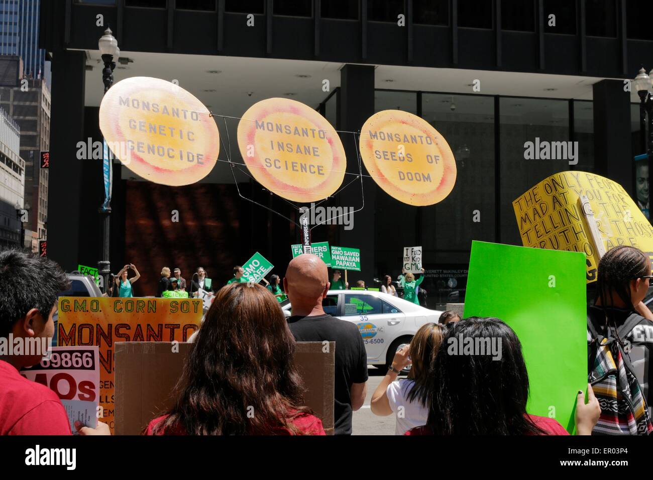Chicago, USA 23rd May, 2015. Anti GMO and pro GMO protesters face off ...