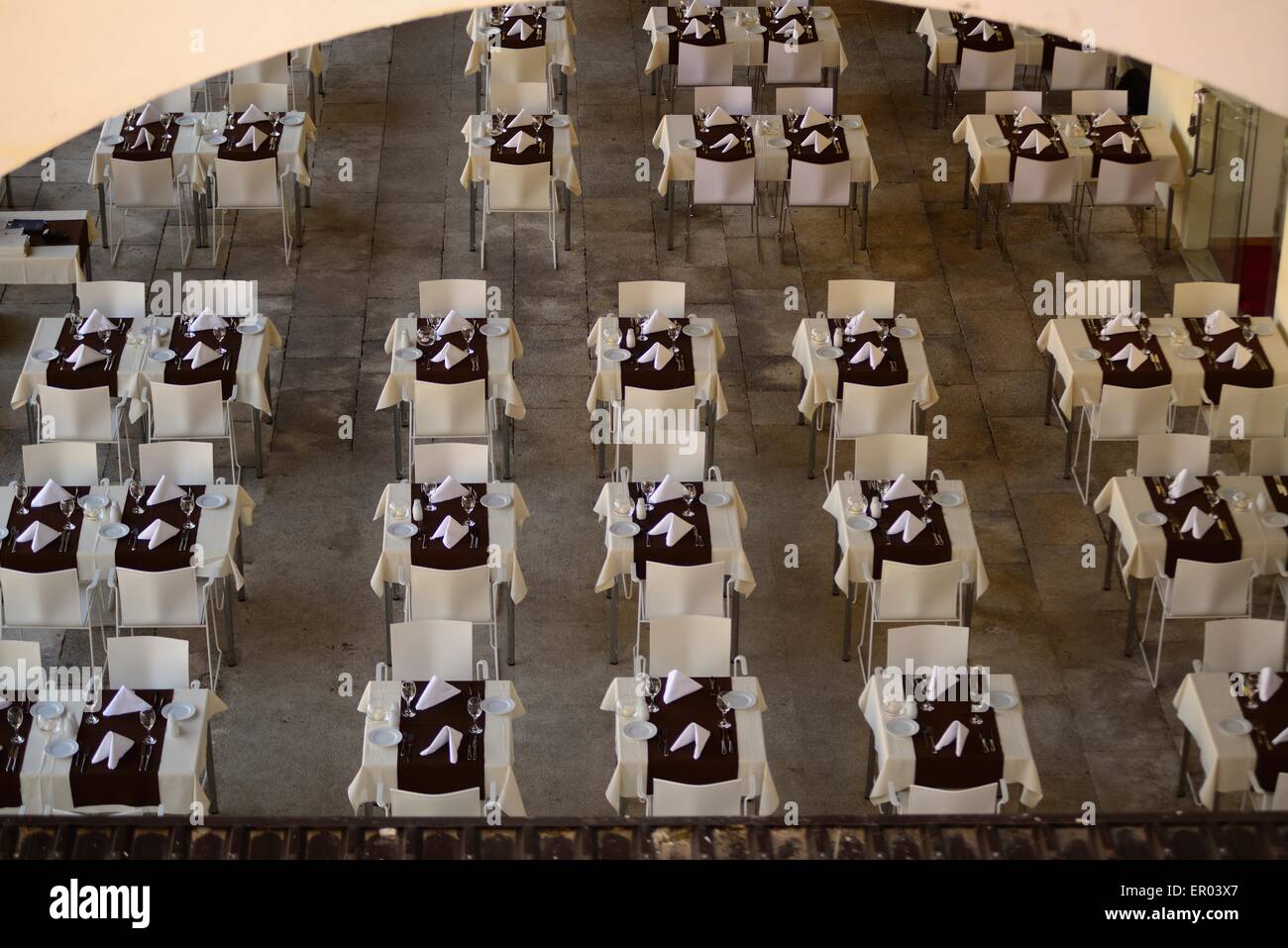 Empty Table set in a outdoor restaurant Stock Photo - Alamy
