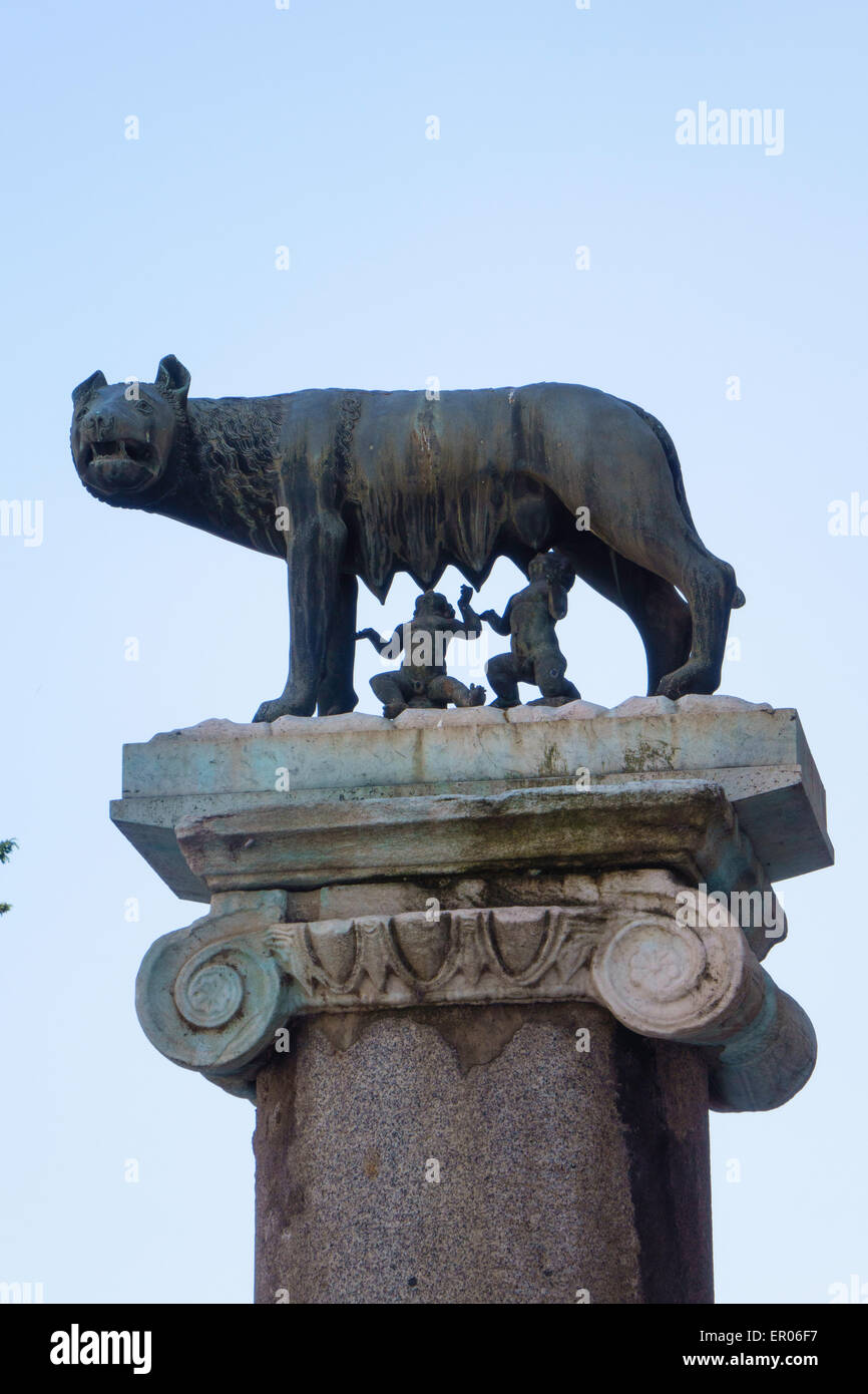 Rome statue romulus remus hi-res stock photography and images - Alamy
