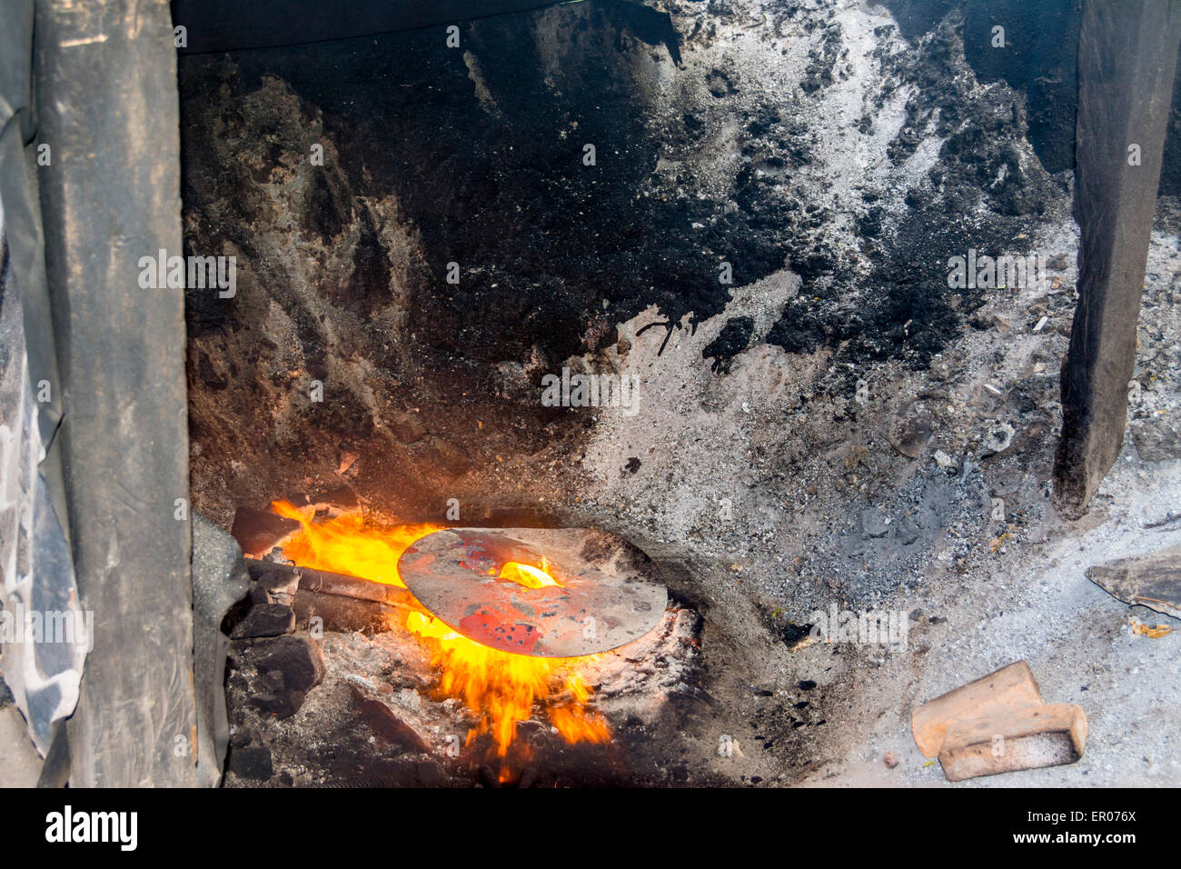 Aluminium smelter hi-res stock photography and images - Alamy