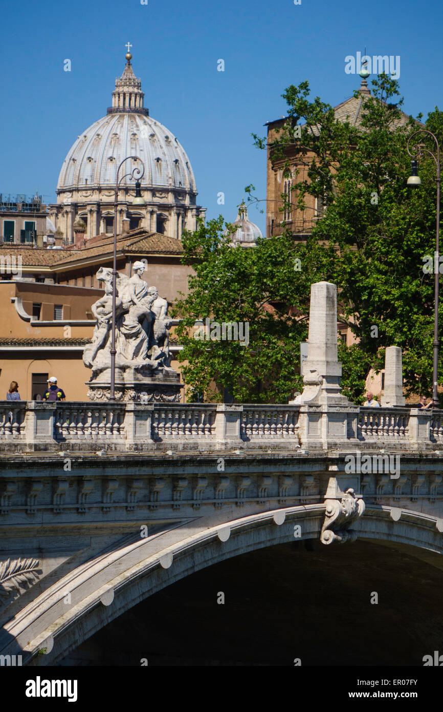 Vatican roof hi-res stock photography and images - Alamy