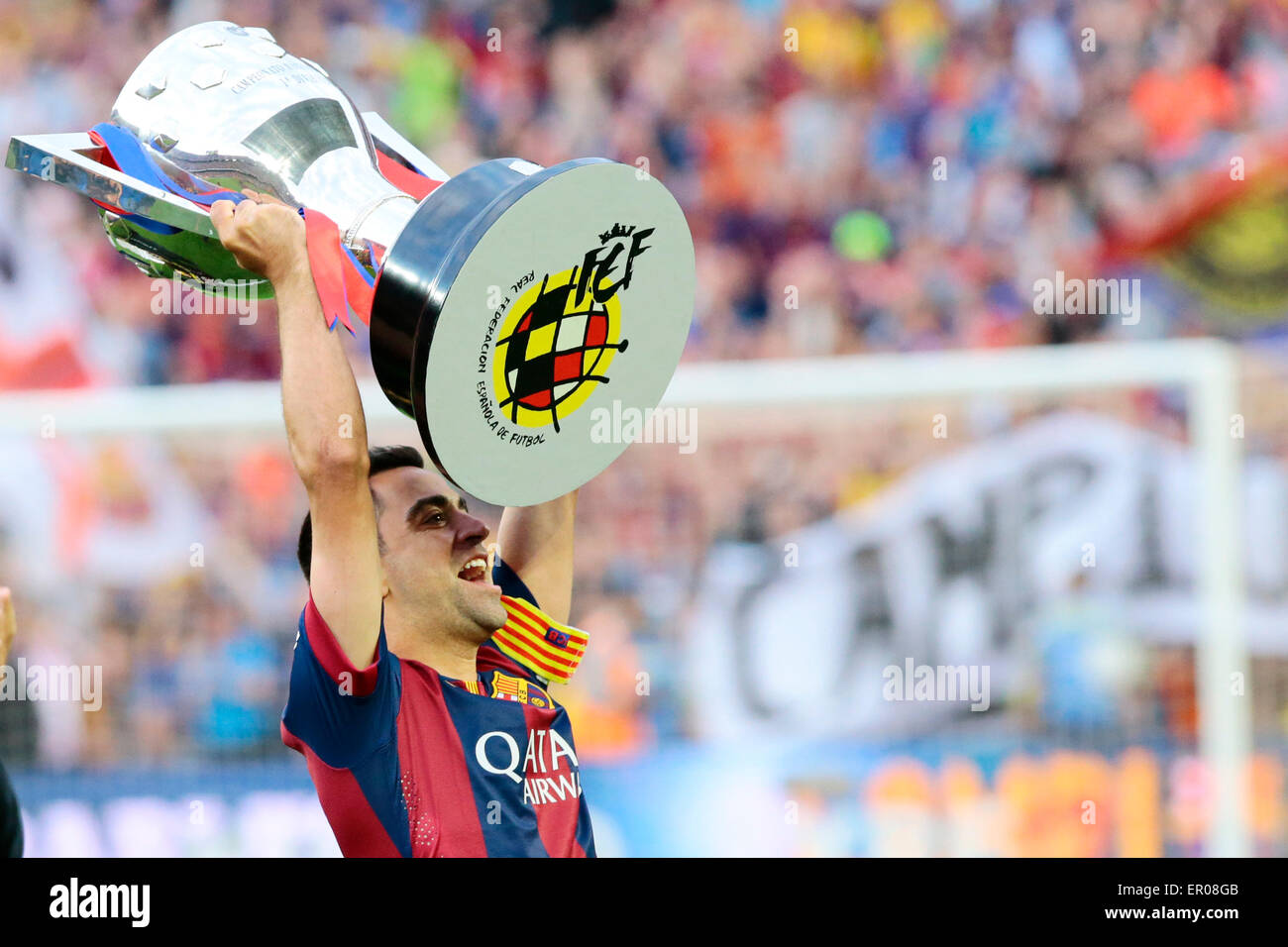 Xavi hernandez trophy hi-res stock photography and images - Alamy