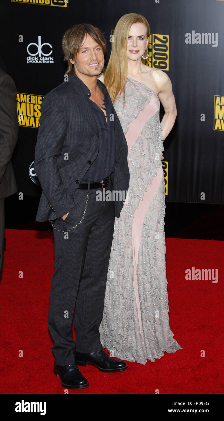 Keith Urban and Nicole Kidman at the 2009 American Music Awards held at ...