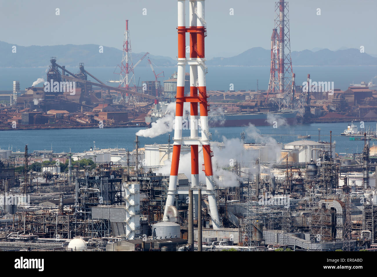 Process area oil refinery industrial hi-res stock photography and ...