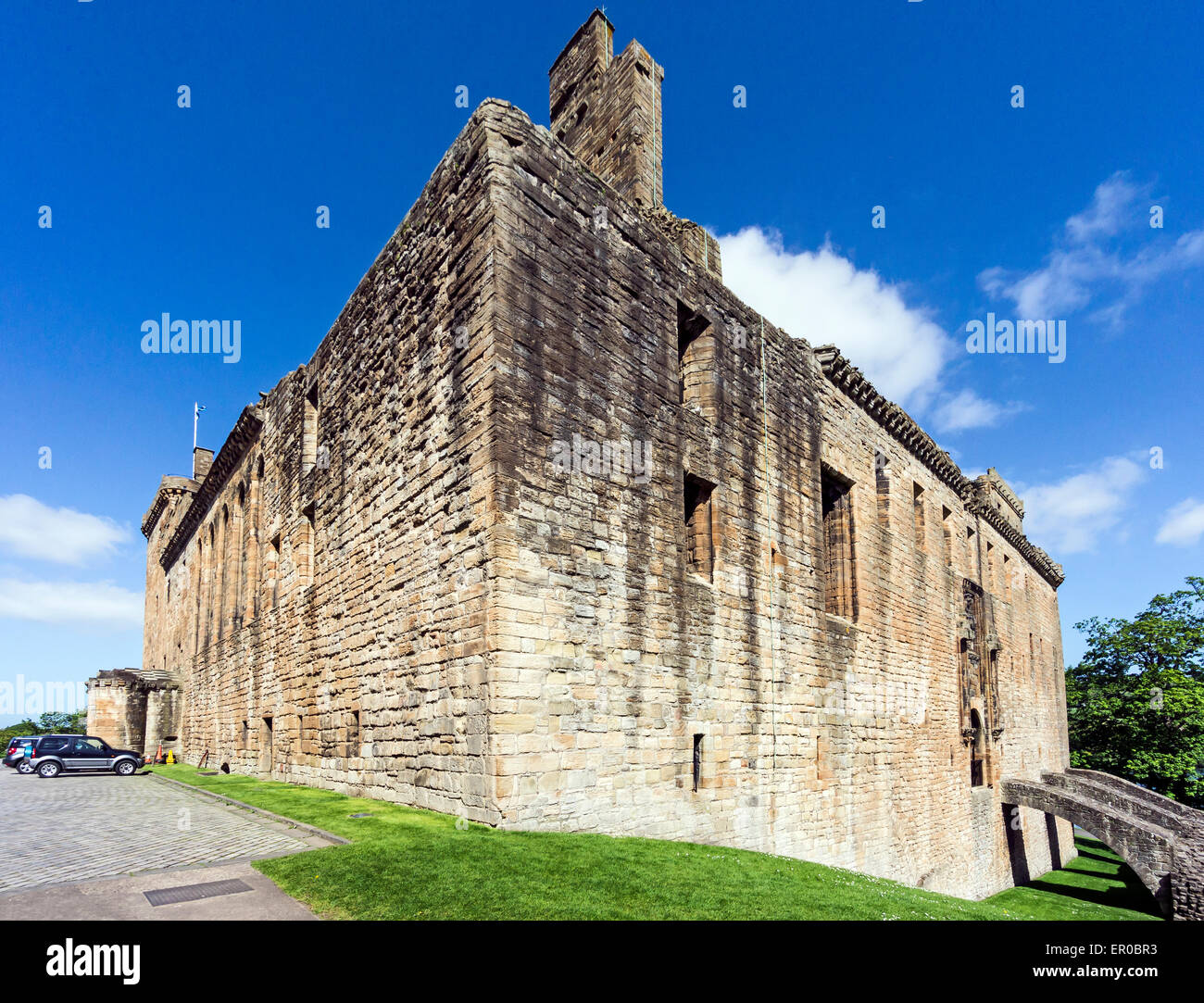 Linlithgow Palace - birth-place of Mary Queen of Scots - In Linlithgow ...