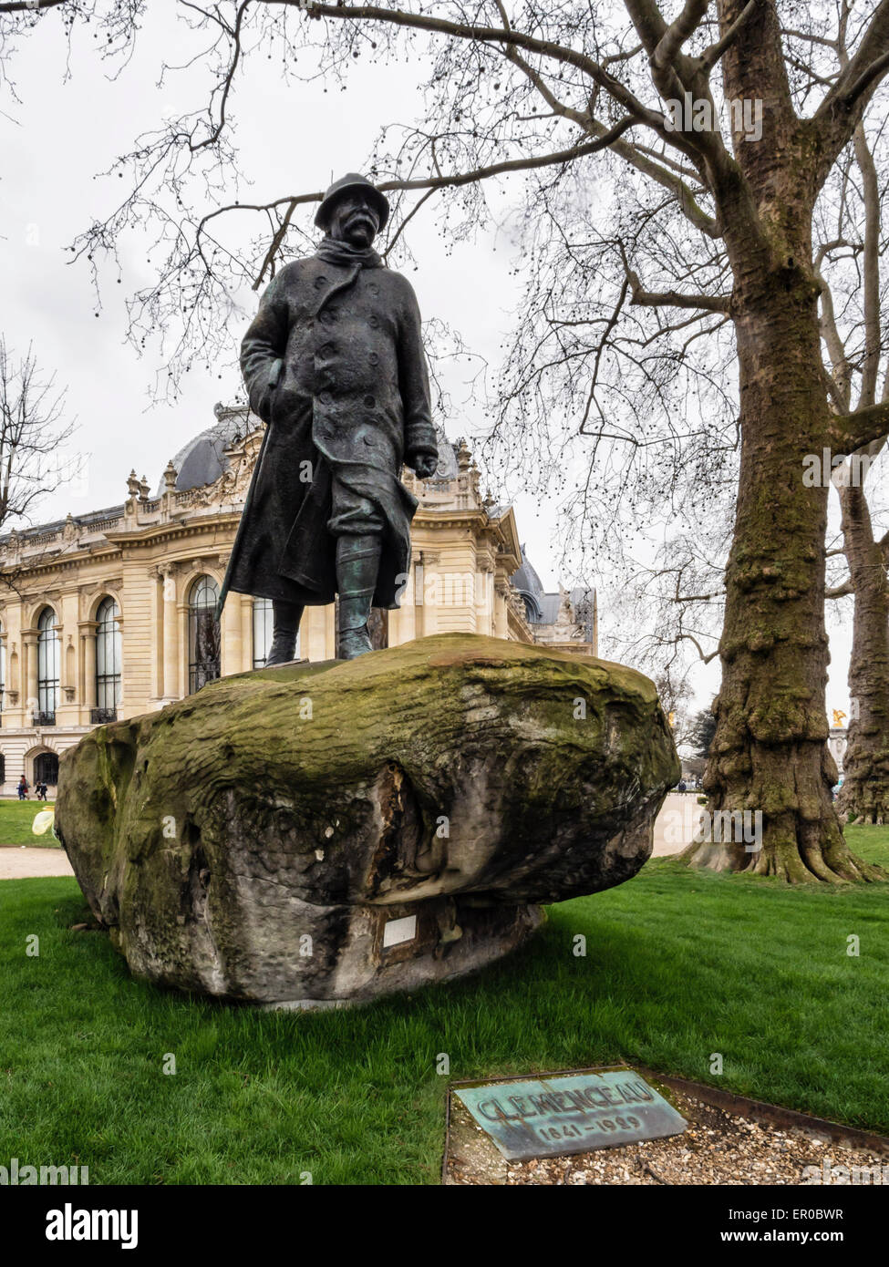 Bronze sculpture of Georges Clemenceau by sculptor François Cogné, in ...