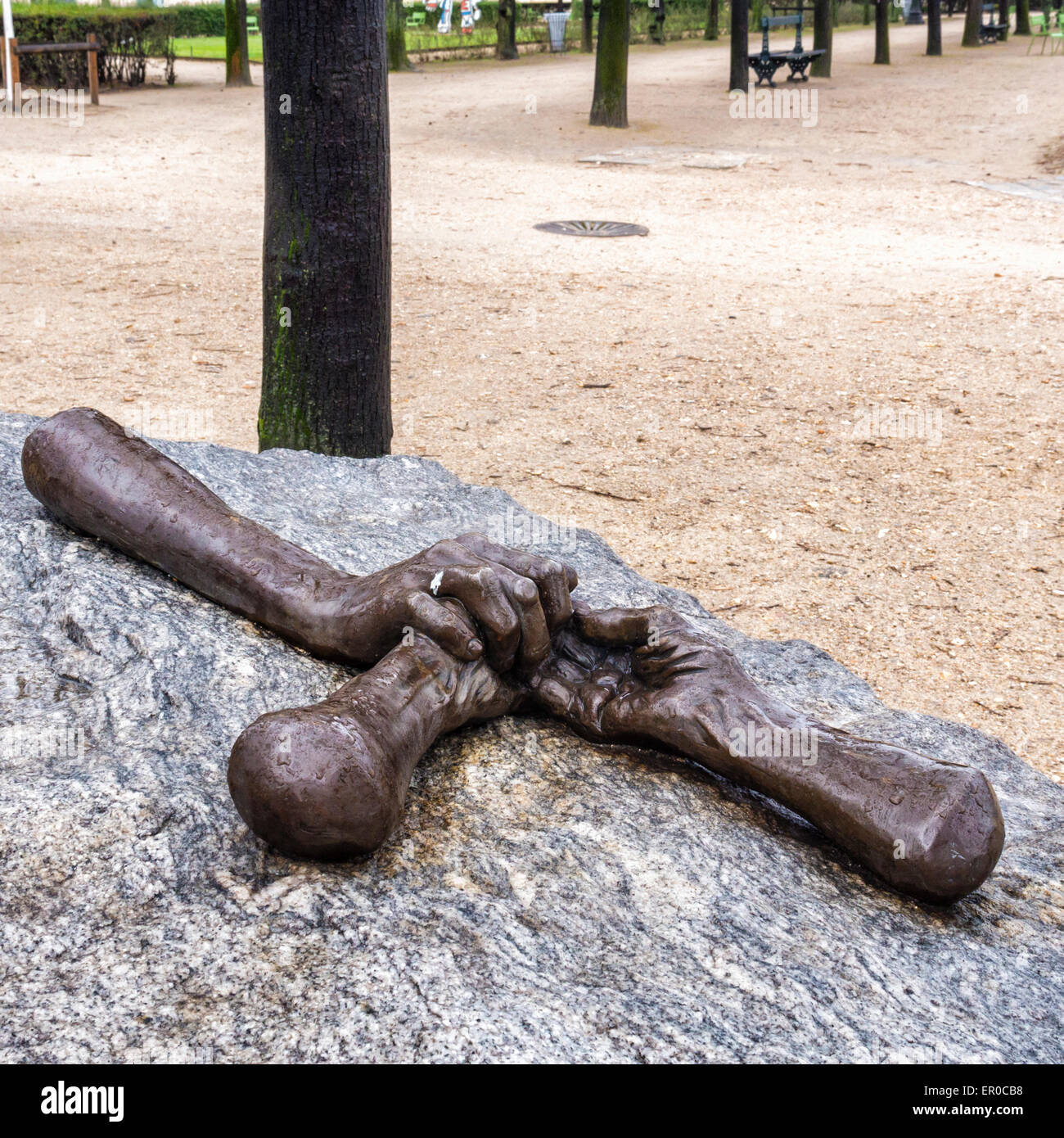 Louise Bourgeois sculpture, "Welcoming Hands" - Bronze hands on stone ...