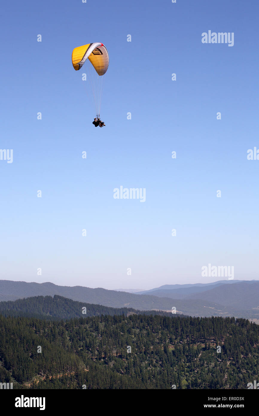 Paragliding in the Australian Alps. Bright, Victoria Stock Photo - Alamy