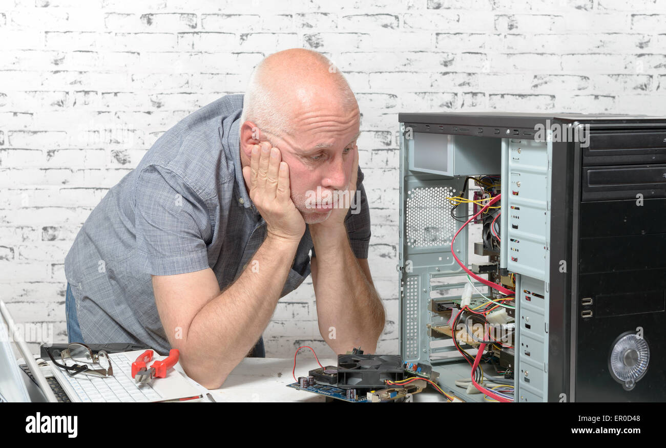 Man computer problem screen hi-res stock photography and images - Alamy