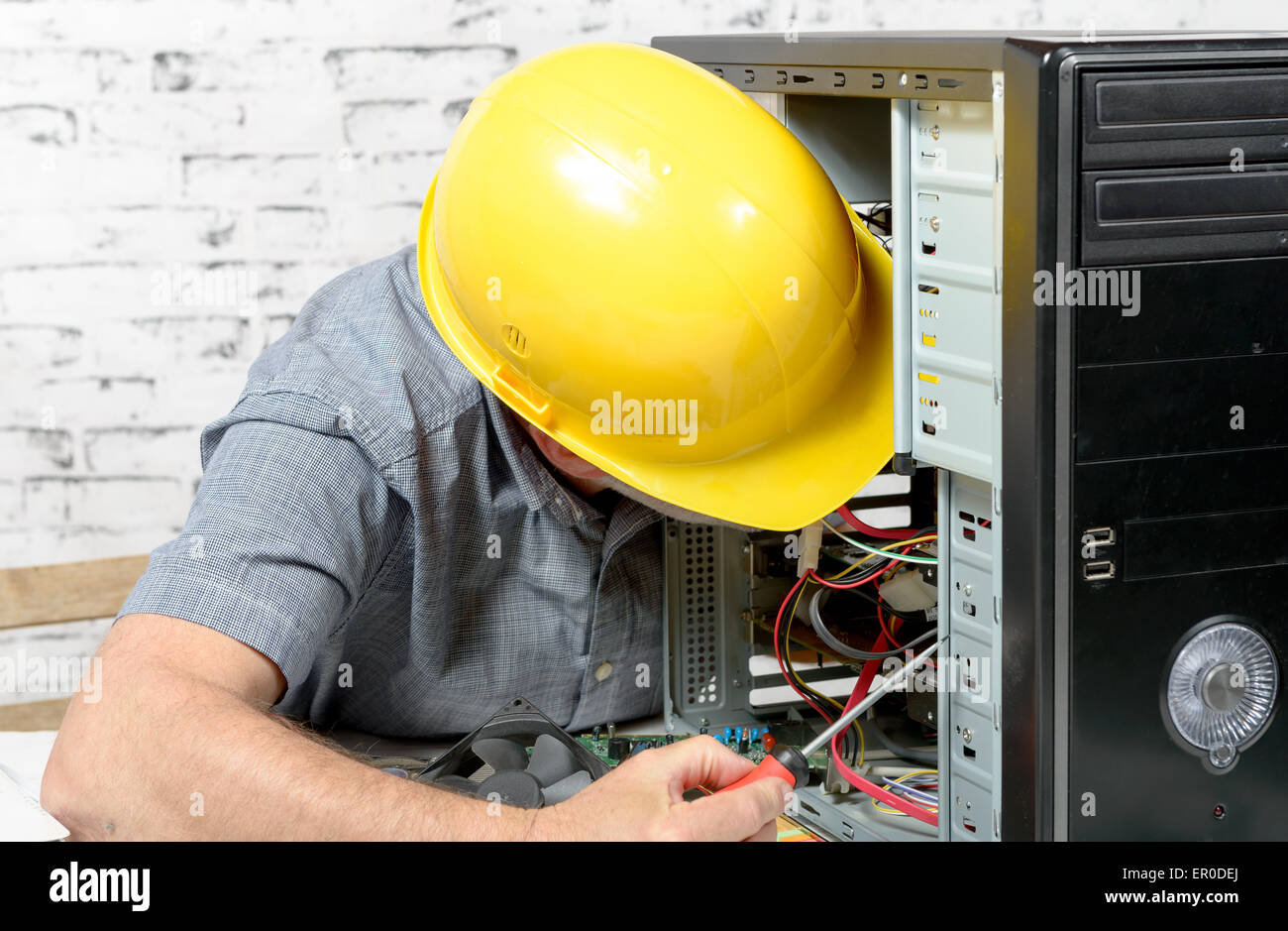 Technician yellow helmet hi-res stock photography and images - Alamy