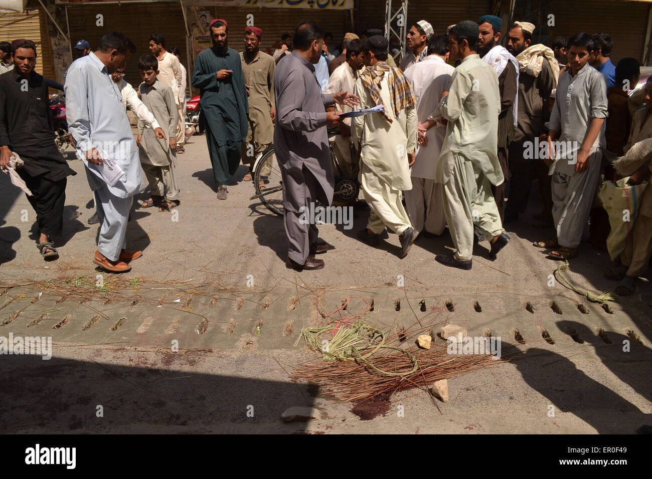 Quetta. 24th May, 2015. Residents gather at the attack site in ...