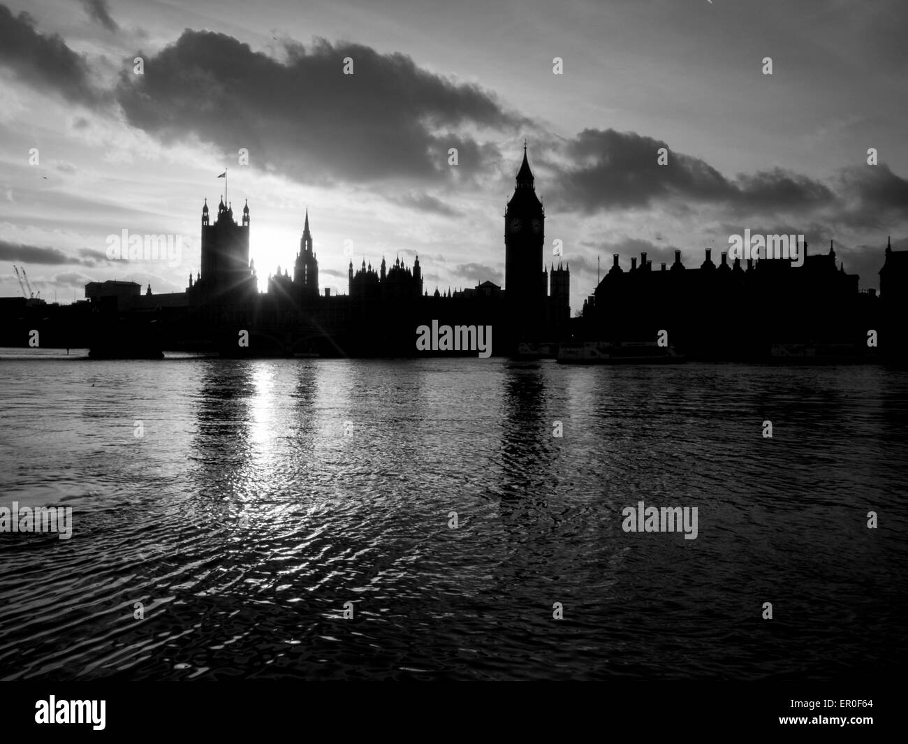 London Skyline Silhouette Black and White Stock Photos & Images - Alamy