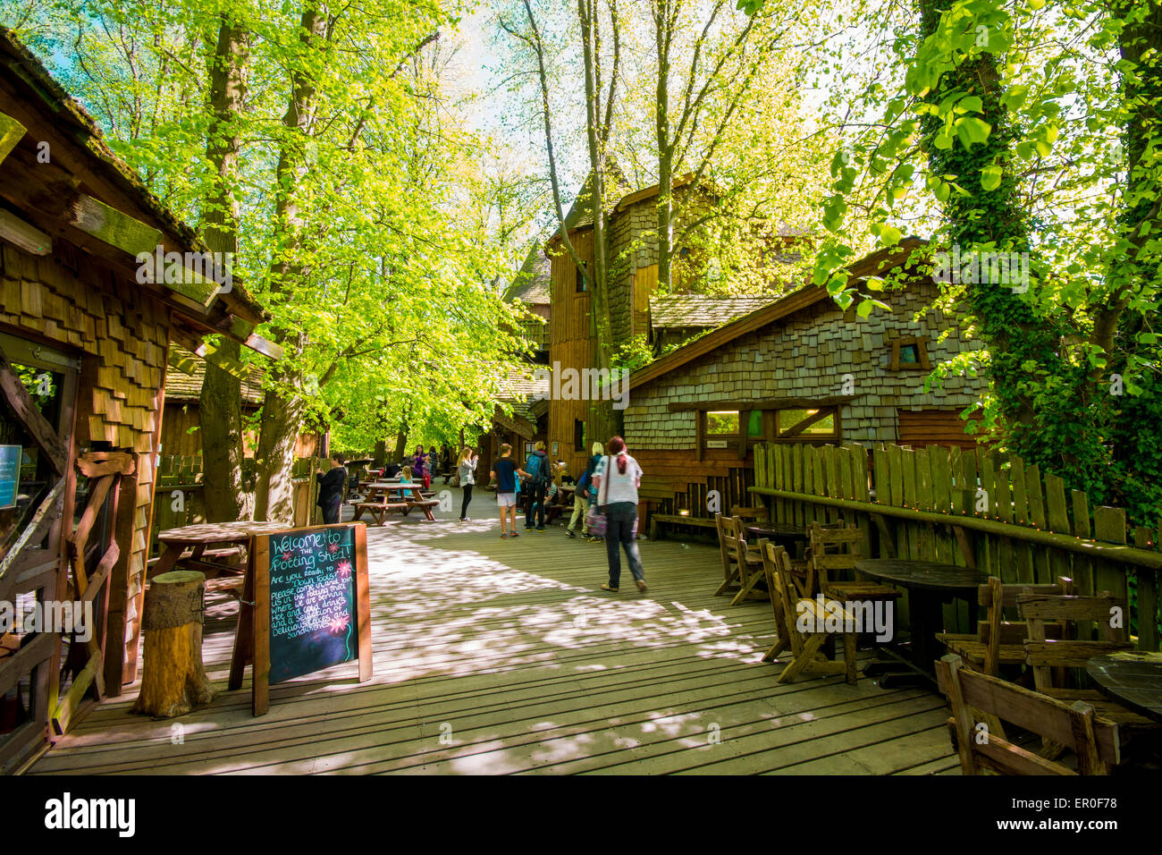 Treehouse uk hi-res stock photography and images - Alamy