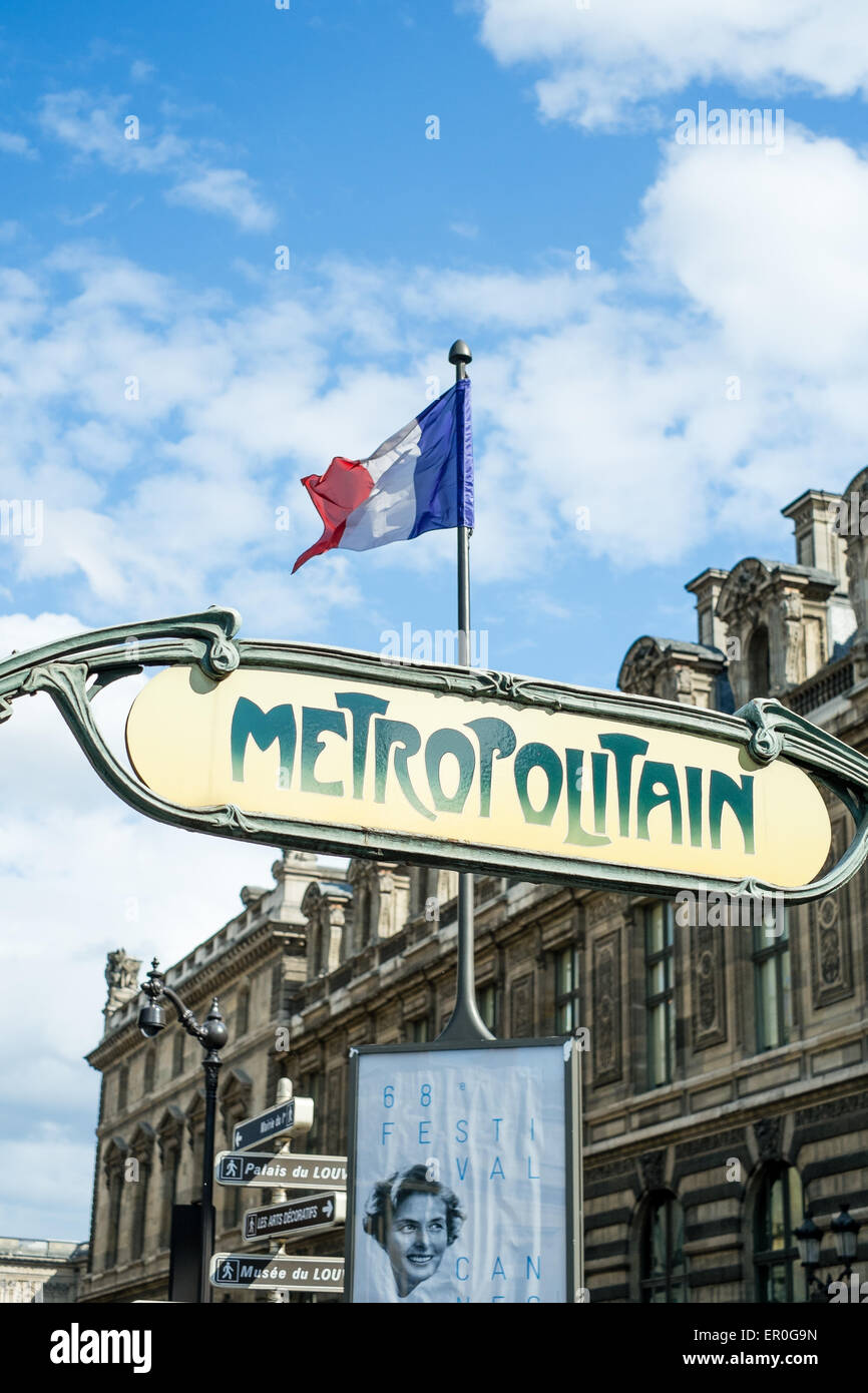 Paris Metro Sign Stock Photos & Paris Metro Sign Stock Images - Alamy