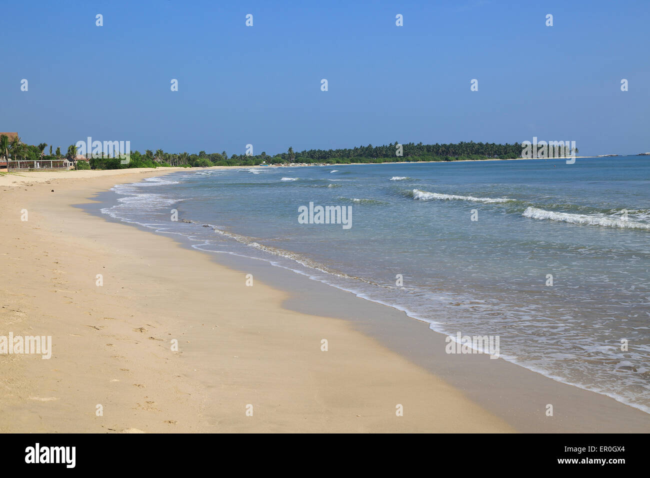 Ocean and sandy tropical beach at Pasikudah Bay, Eastern Province, Sri ...