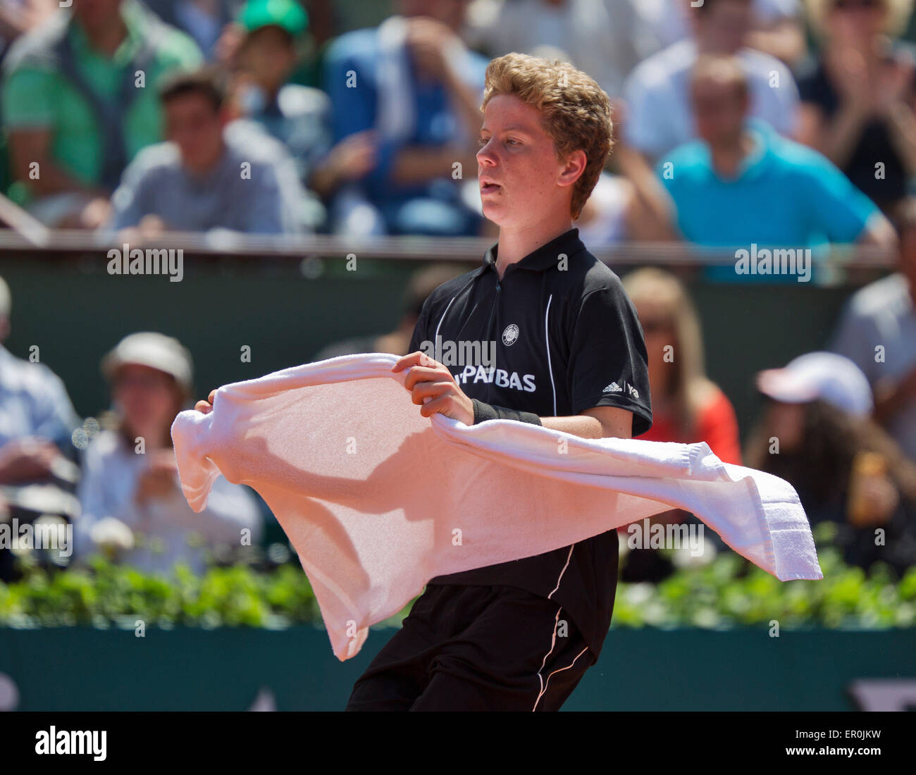 France, Paris. 24th May, 2015. Tennis, Roland Garros, Ballboy bringing ...