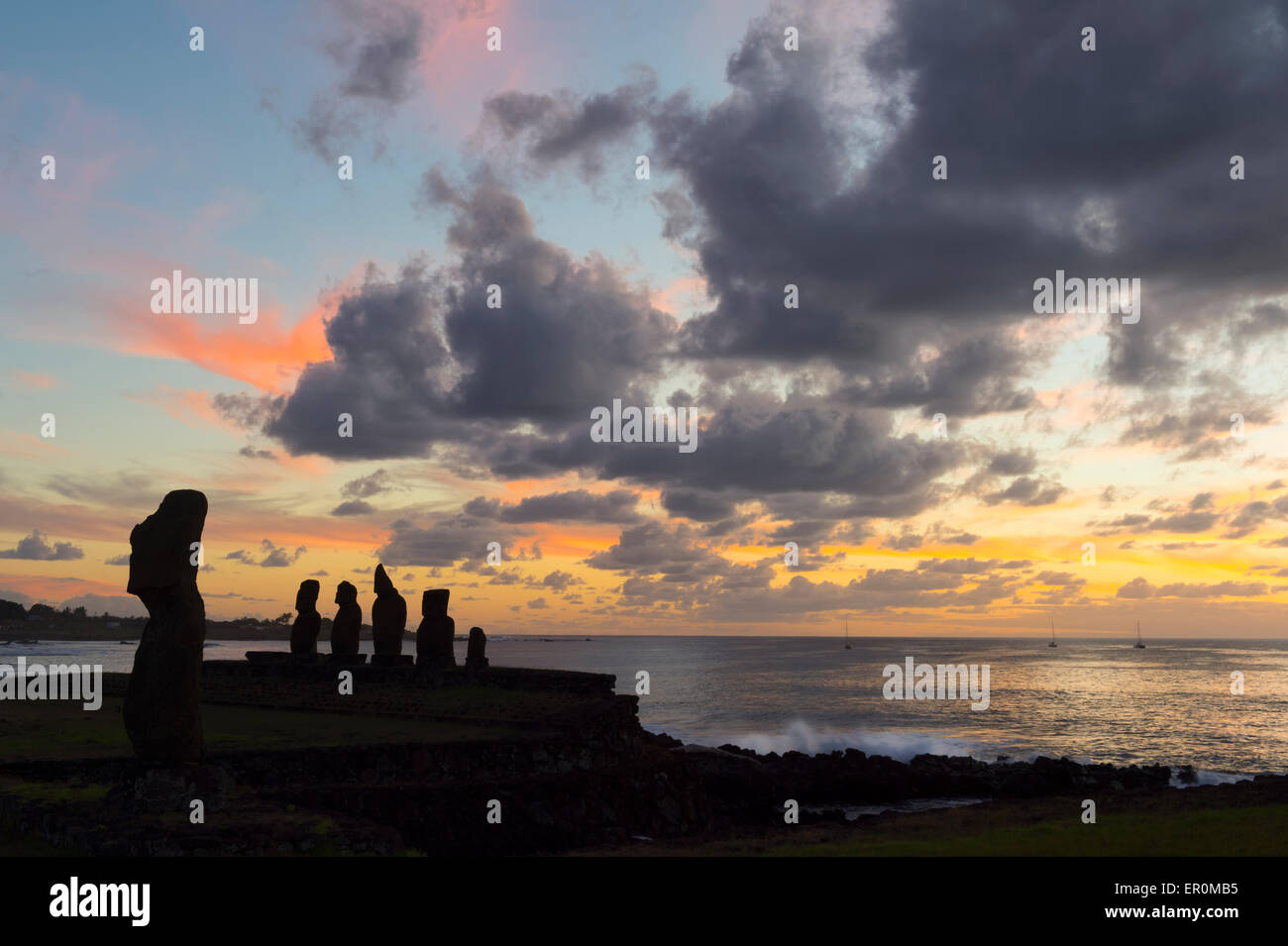 Tahai ceremonial complex at sunset, Hanga Roa, Rapa Nui National Park ...