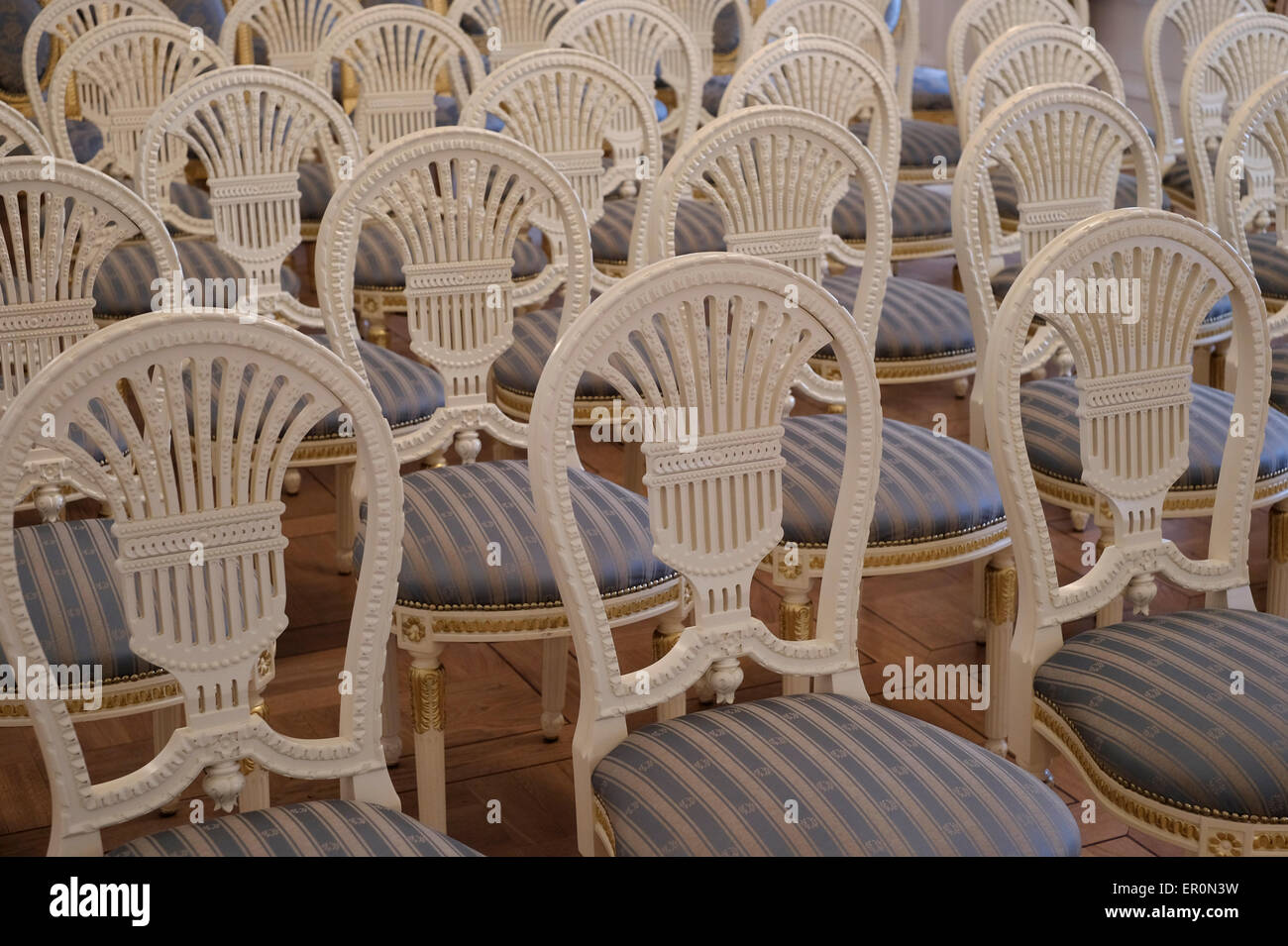 Vintage chairs hi-res stock photography and images - Alamy