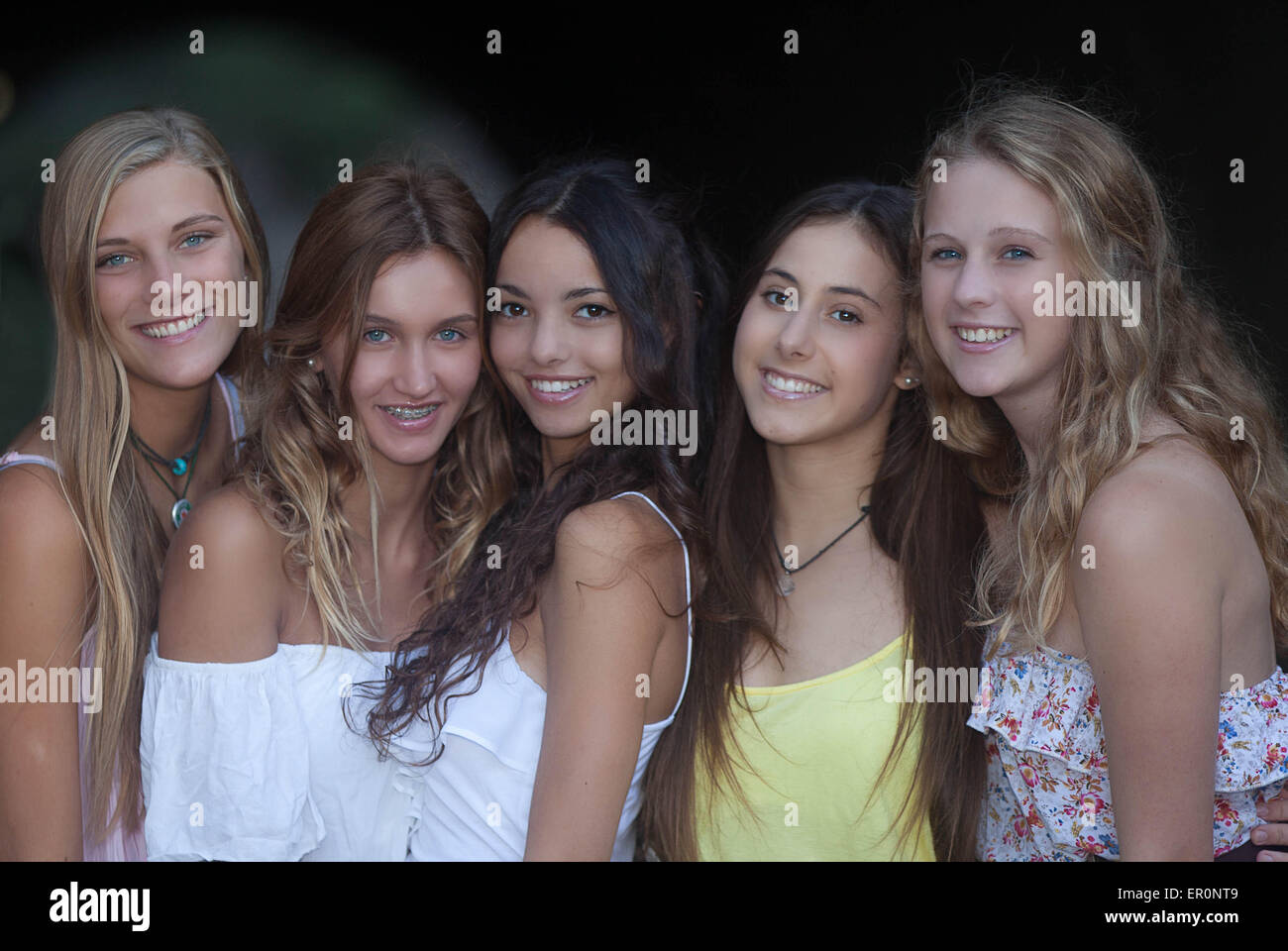 Group Of Teens Stock Photos & Group Of Teens Stock Images - Alamy