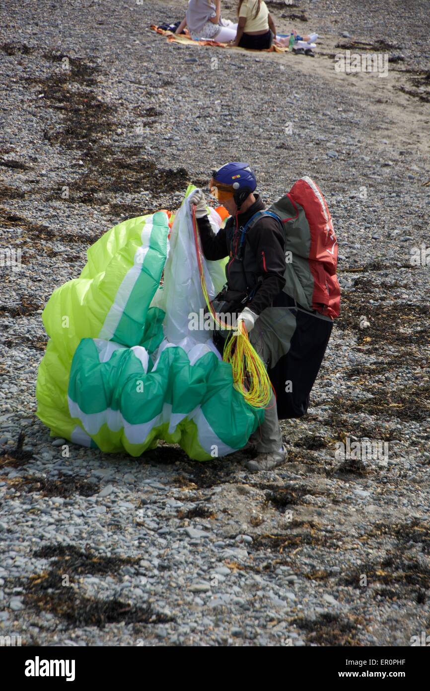 Parachute landing happy hi-res stock photography and images - Alamy