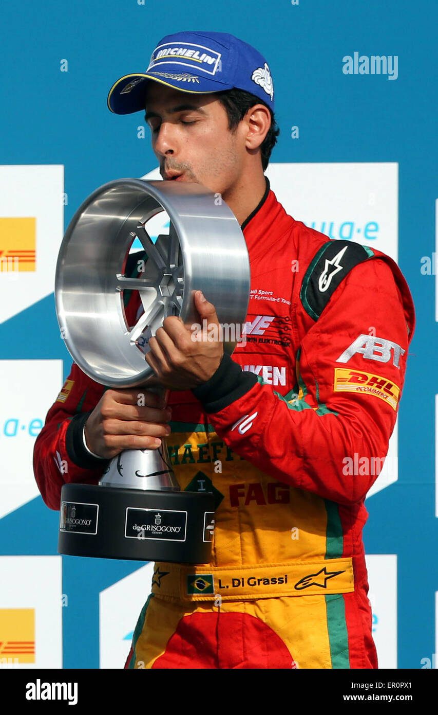 Guiness world record trophy hi-res stock photography and images - Alamy