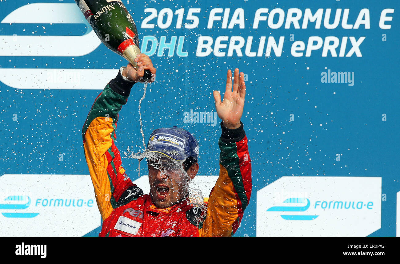 Guiness world record trophy hi-res stock photography and images - Alamy