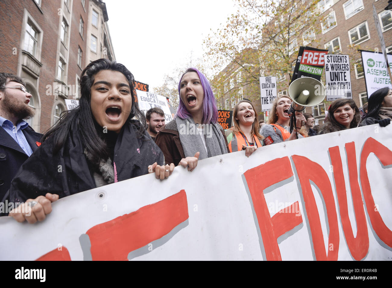 Demonstration march in favour hi-res stock photography and images - Alamy