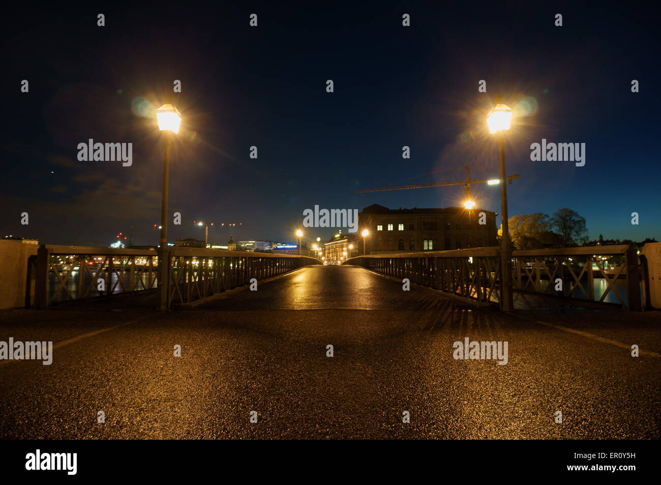 Night bridge hi-res stock photography and images - Alamy