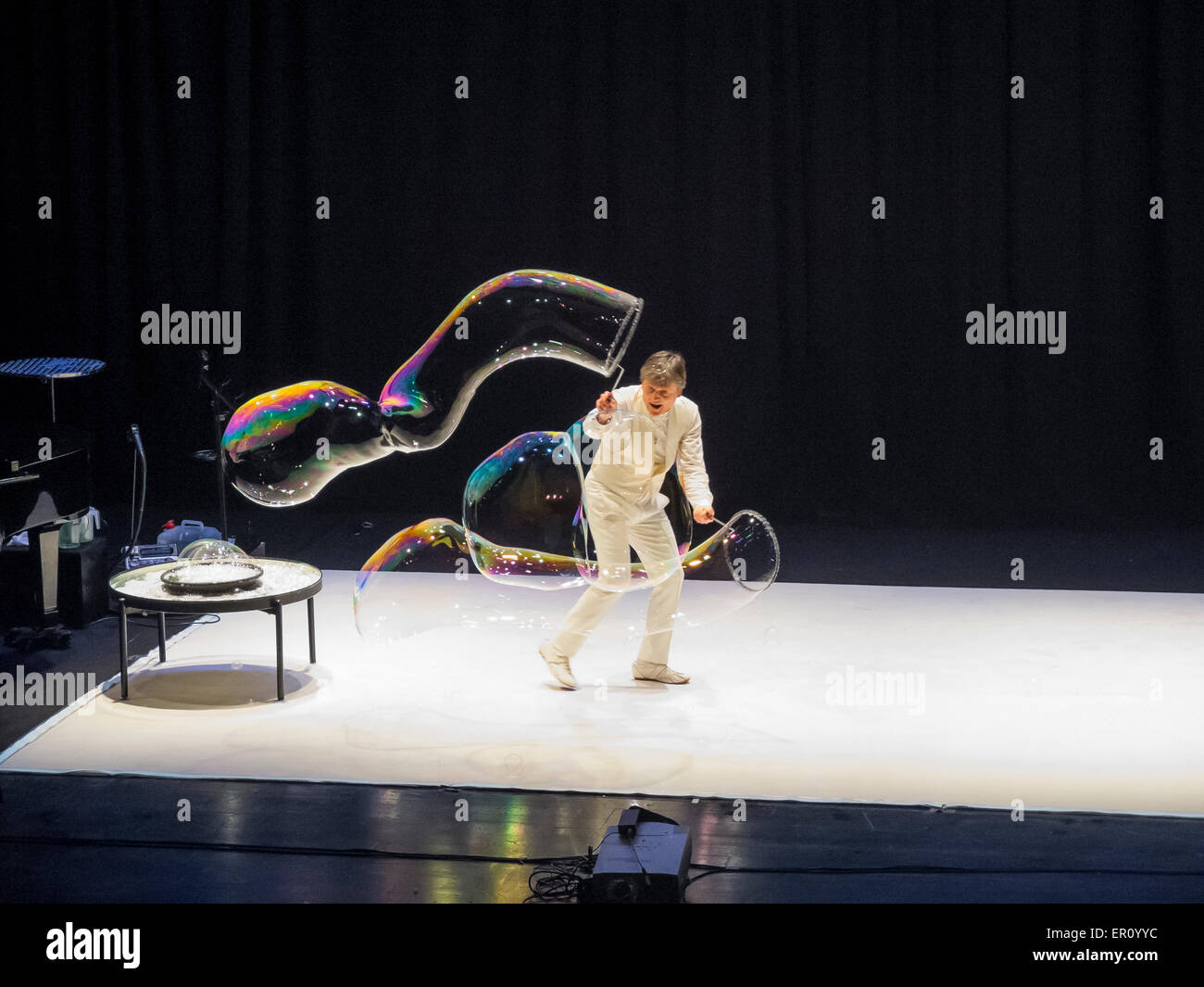 Notorious bubble artist Pep Bou featuring a presentation, Spain Stock ...