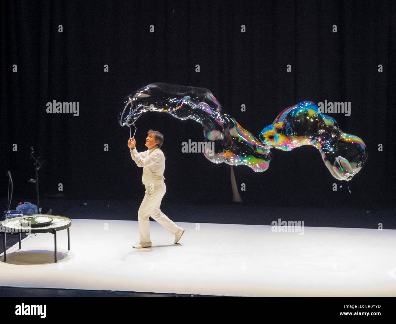 Notorious bubble artist Pep Bou featuring a presentation, Spain Stock ...