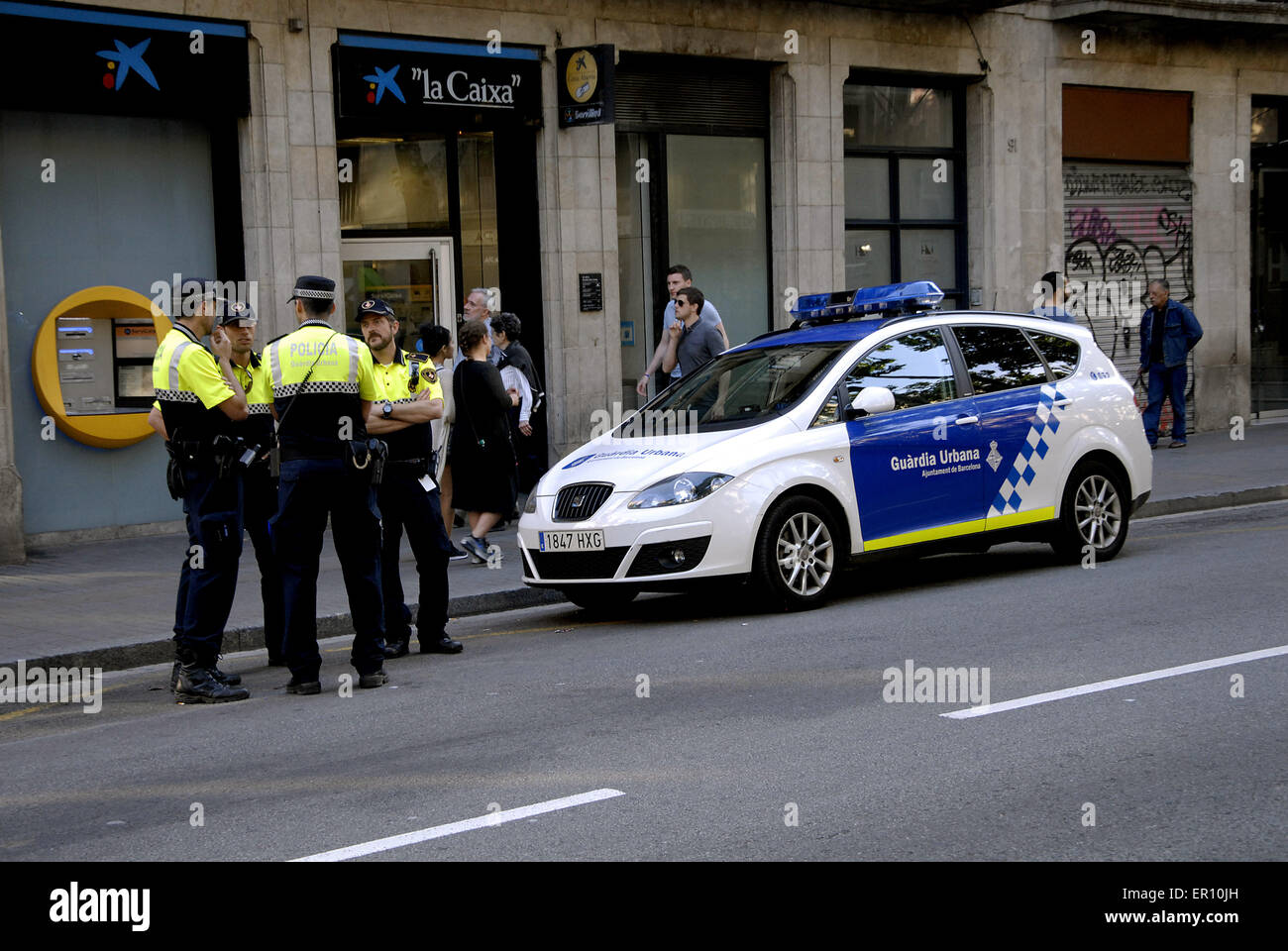 Barcelona, Spain. 24th May, 2015. Spanish police presents at metro ...