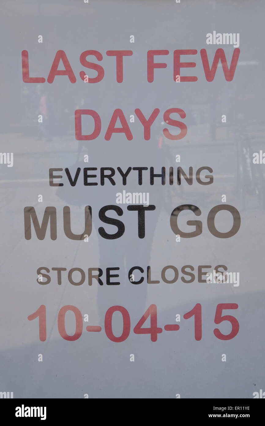 Shop closure notice in window Sheffield 2015 Stock Photo - Alamy
