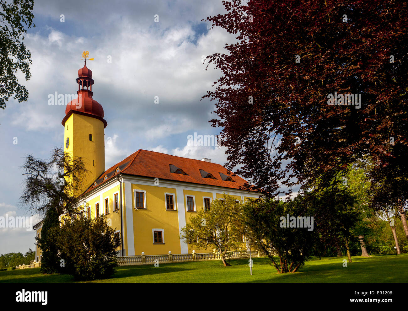 Small chateau hi-res stock photography and images - Alamy