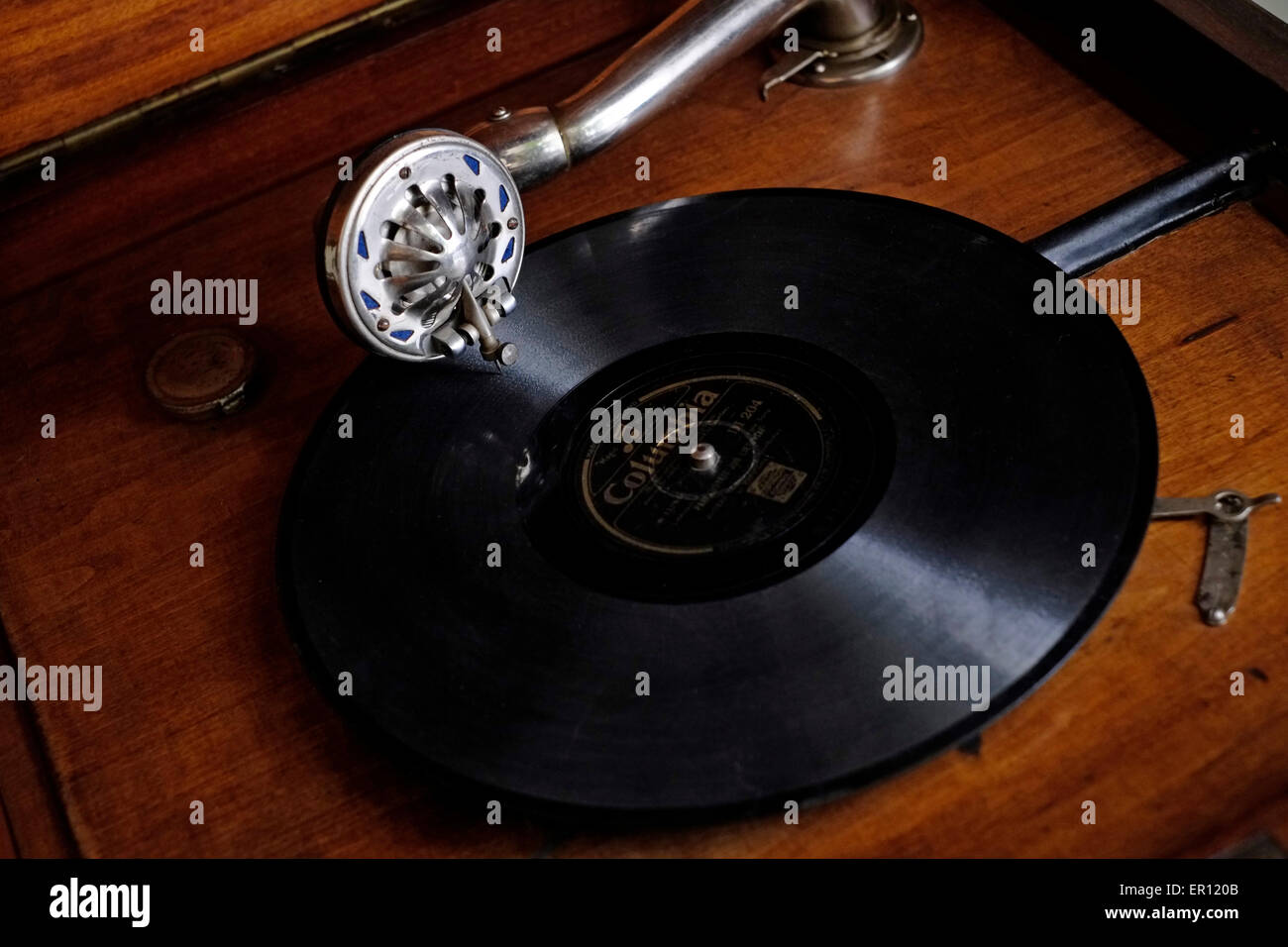 An old record player Stock Photo - Alamy
