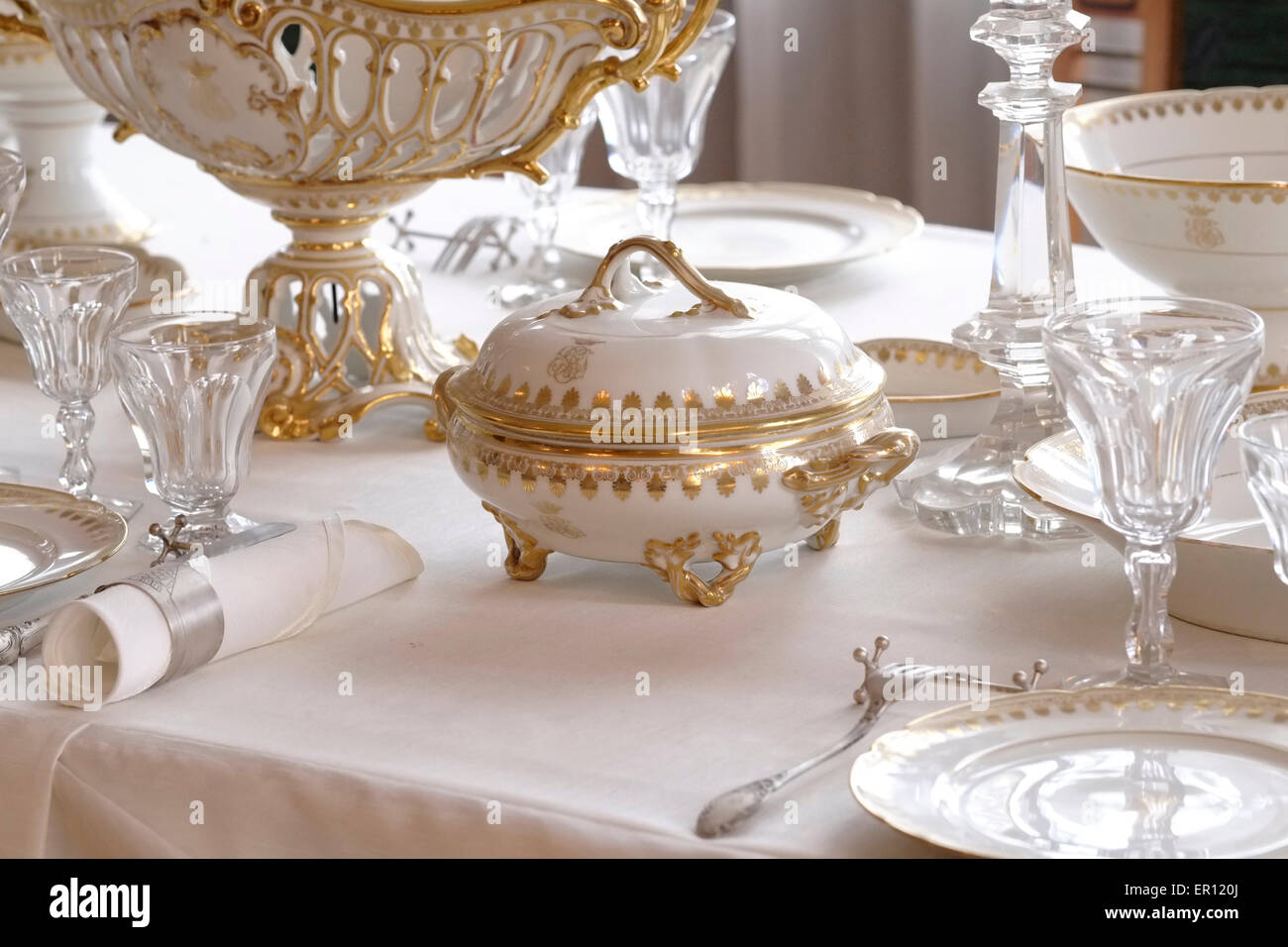 Elegant table setting Stock Photo - Alamy