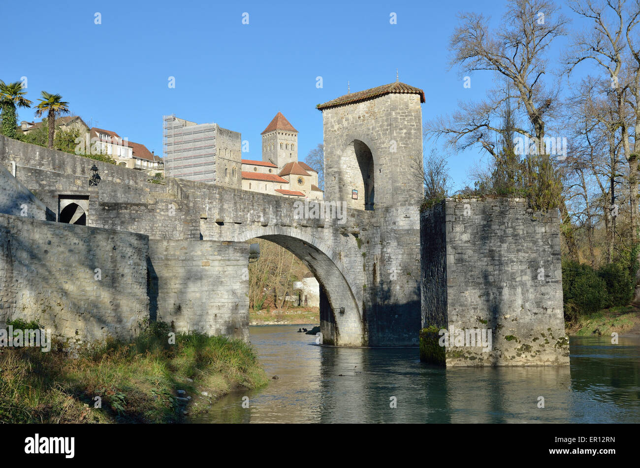 Famous bridge in the French town Sauveterre-de-Bearn Stock Photo - Alamy