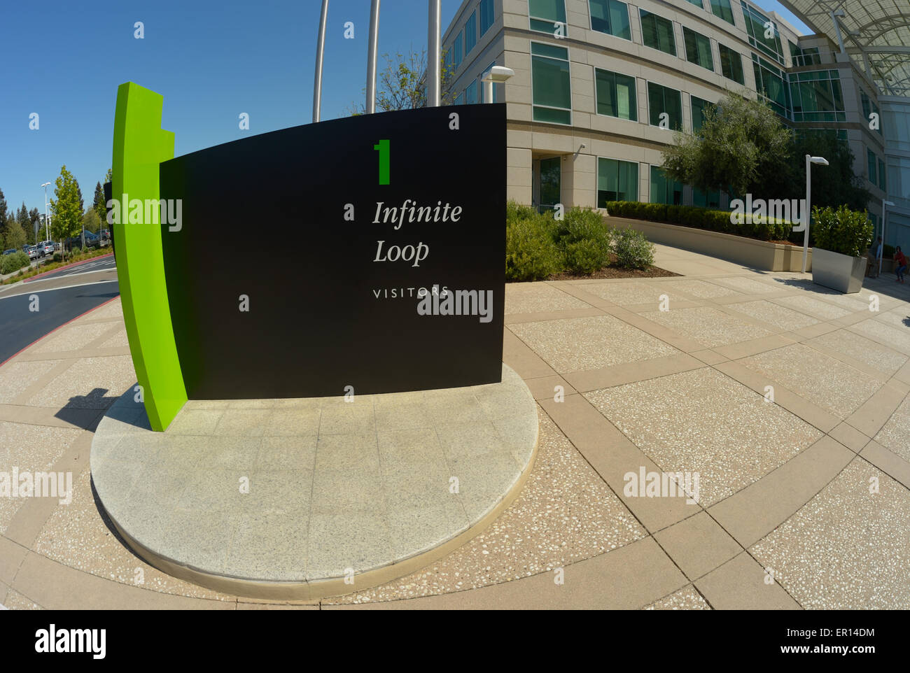 The Apple Inc. campus and headquarters at One Infinite Loop, Cupertino ...