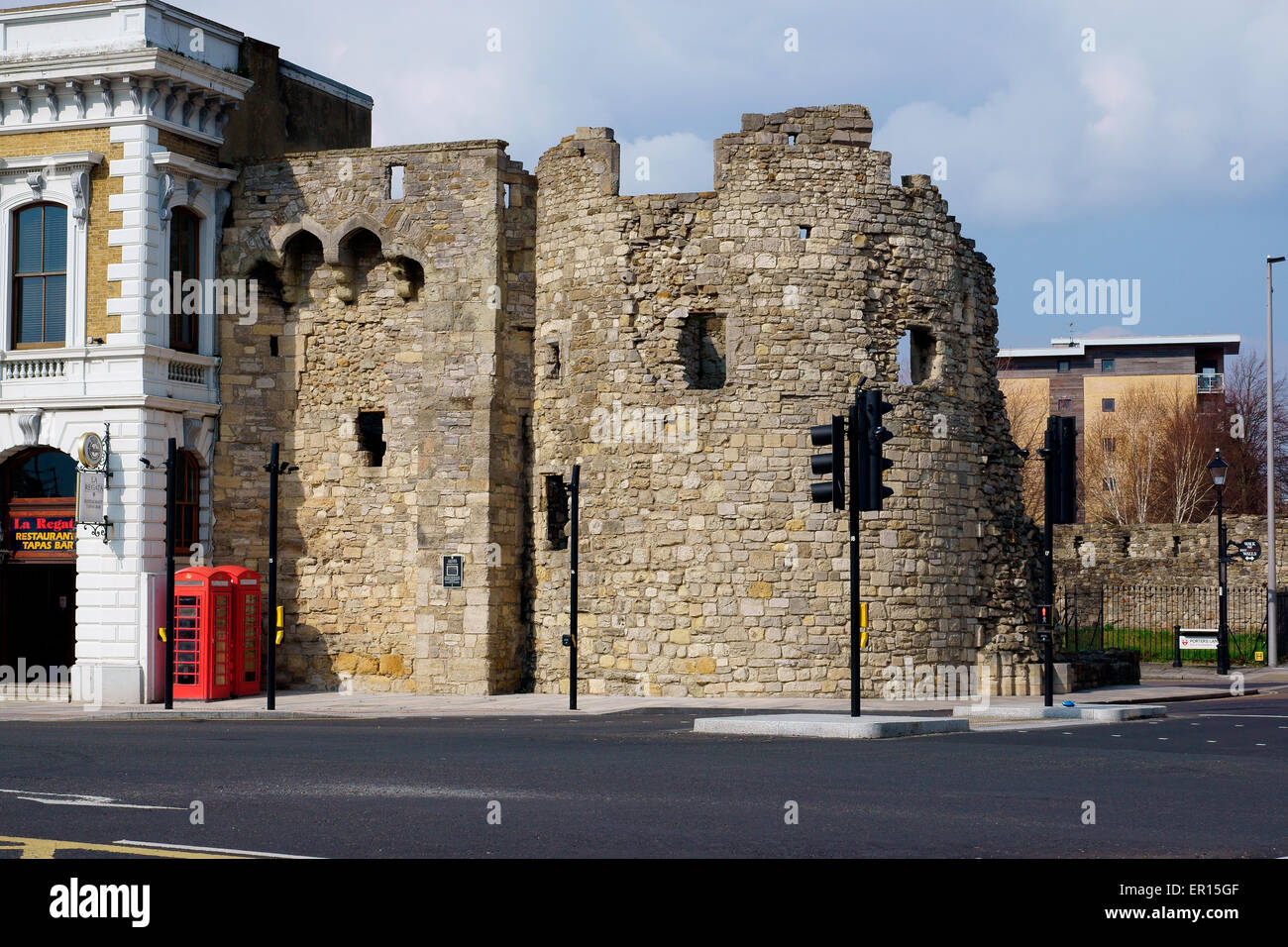 WATERGATE & QUAY (SOUTH GATE) SOUTHAMPTON WALLS Stock Photo - Alamy