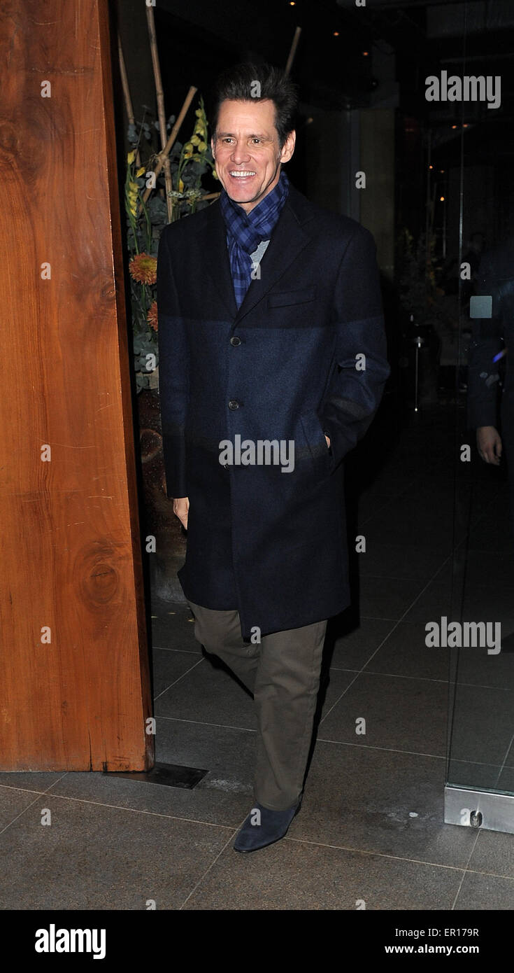 Jim Carrey jokes around with a puppet version of his Dumb and Dumber ...