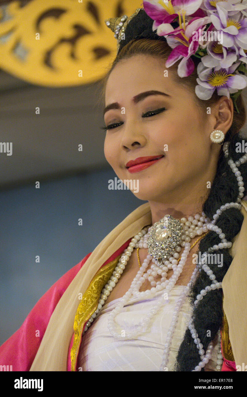 Thai Dancer Dance Show Stock Photo - Alamy
