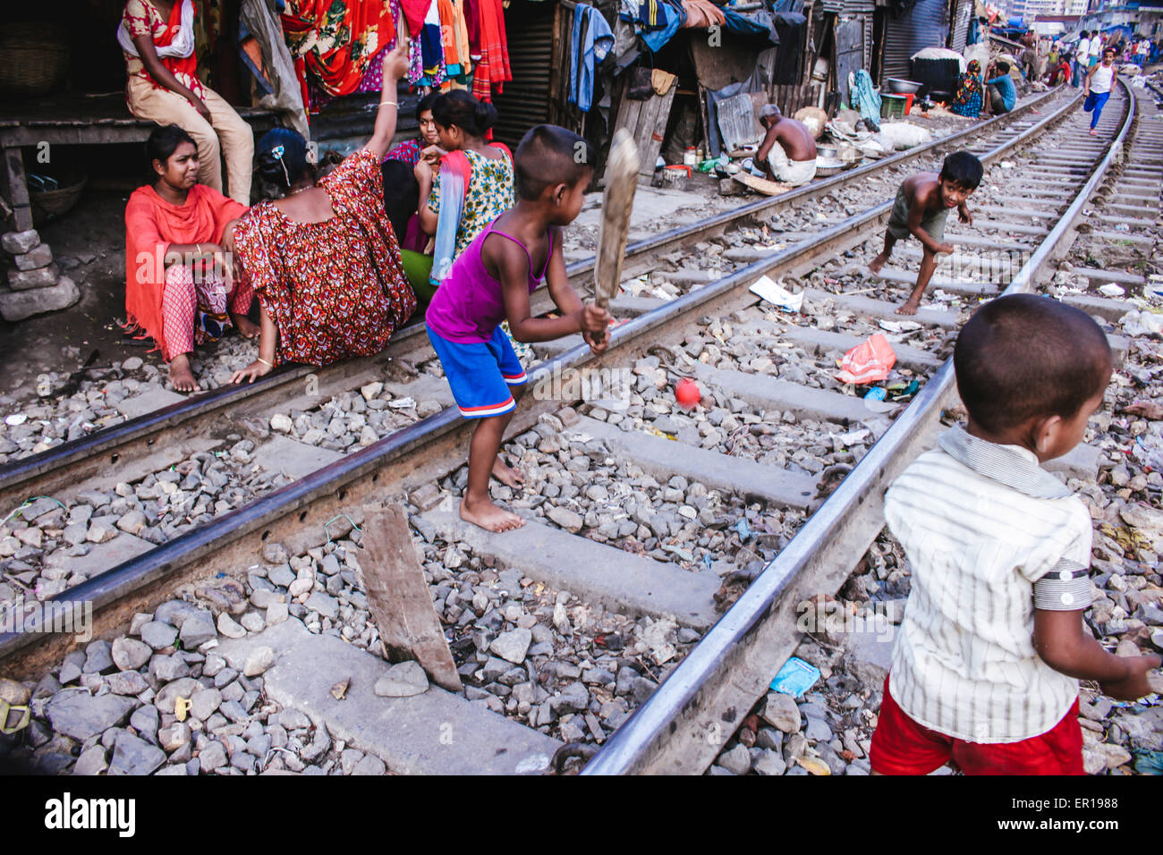 Children in slums dhaka bangladesh hi-res stock photography and images ...