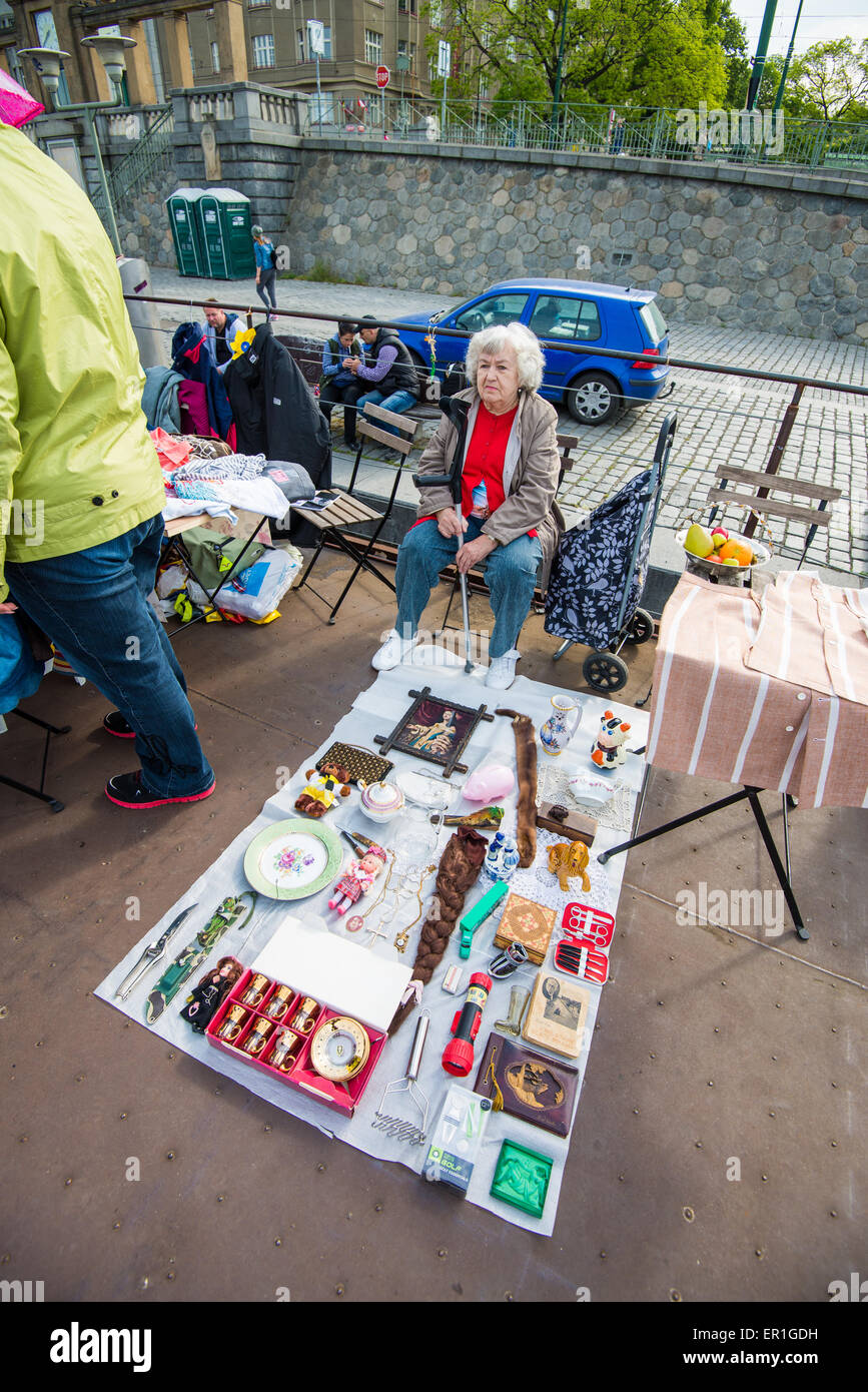 Sales flea markets hi-res stock photography and images - Alamy