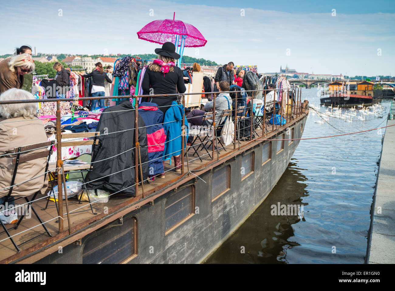 Sales flea markets hi-res stock photography and images - Alamy