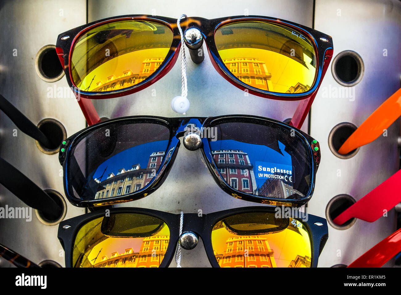 Sunglasses reflection hi-res stock photography and images - Alamy