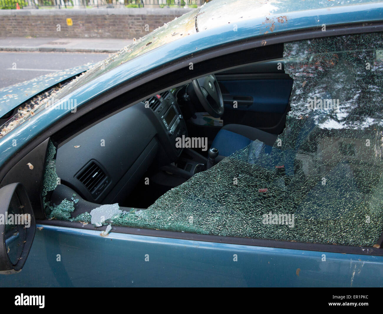 The aftermath of thieves breaking into a car Stock Photo - Alamy